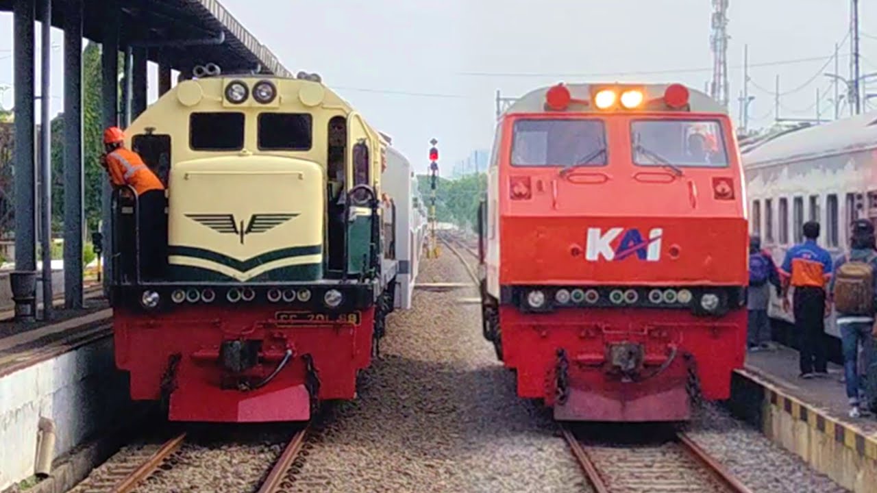 PASUKAN KERETA API LOKOMOTIF LIVERY SPESIAL DI STASIUN TERSIBUK ...