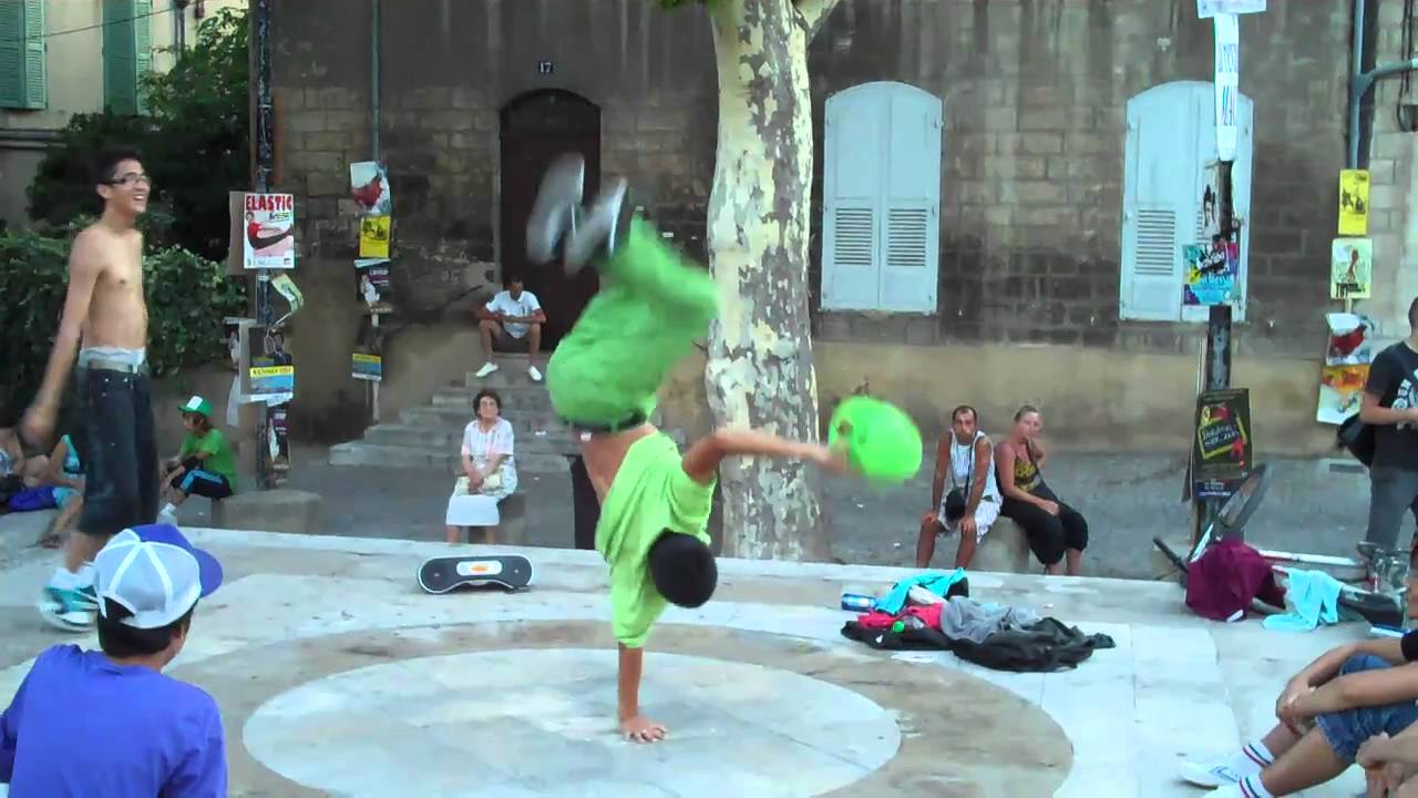 one hand dancer - YouTube