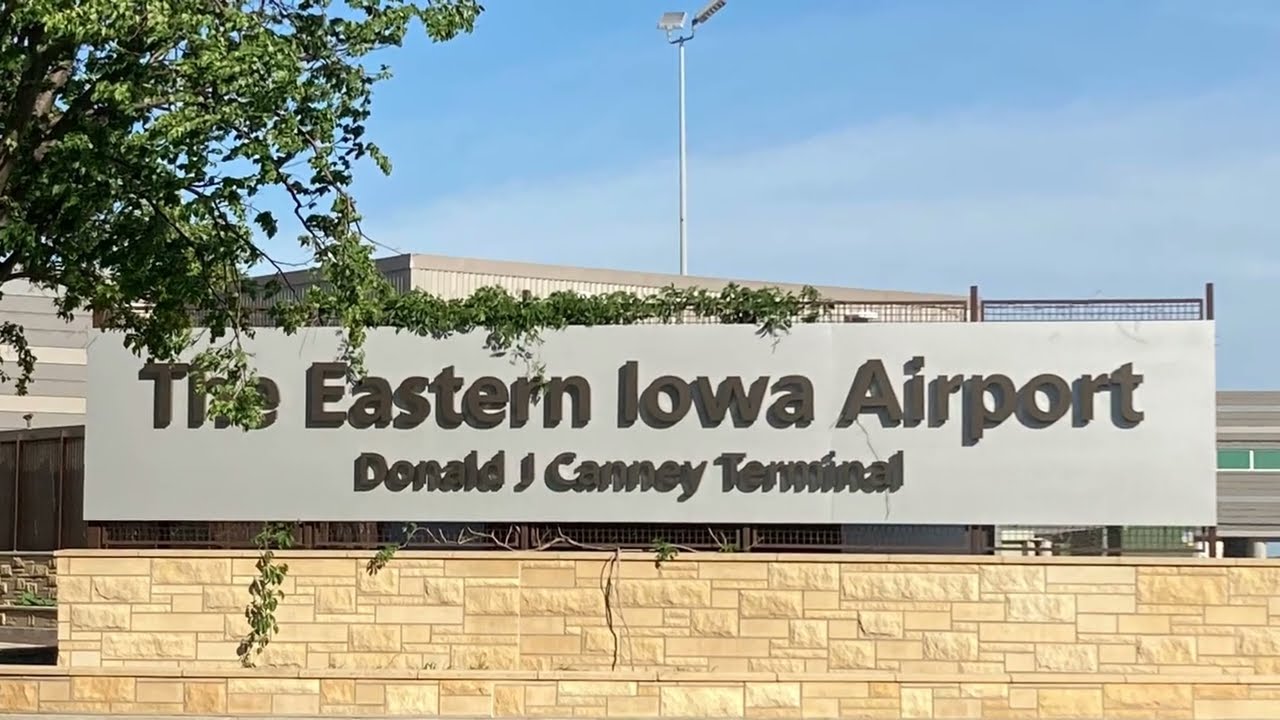 Checking Out the Eastern Iowa Airport (Cedar Rapids) - YouTube