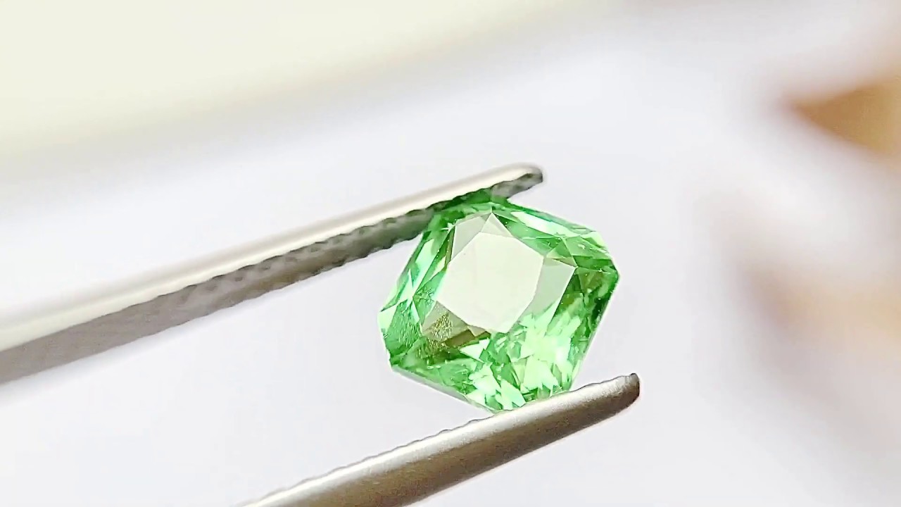 1.55ct Emerald Natural Tsavorite Garnet No.12022 (ZOOM) - YouTube
