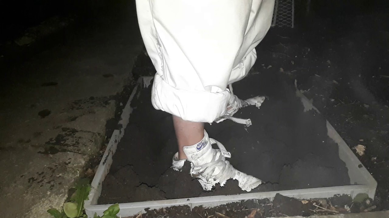 Nike Air Force One muddy - YouTube