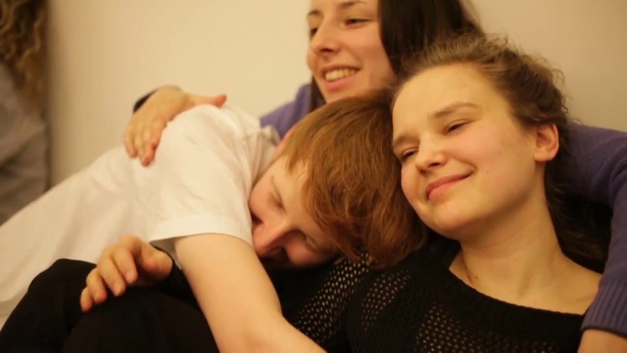 cuddle party Москва - YouTube