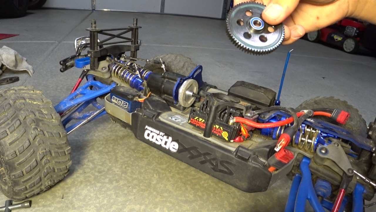 Robinson Racing Spur Gear Install E Revo - YouTube