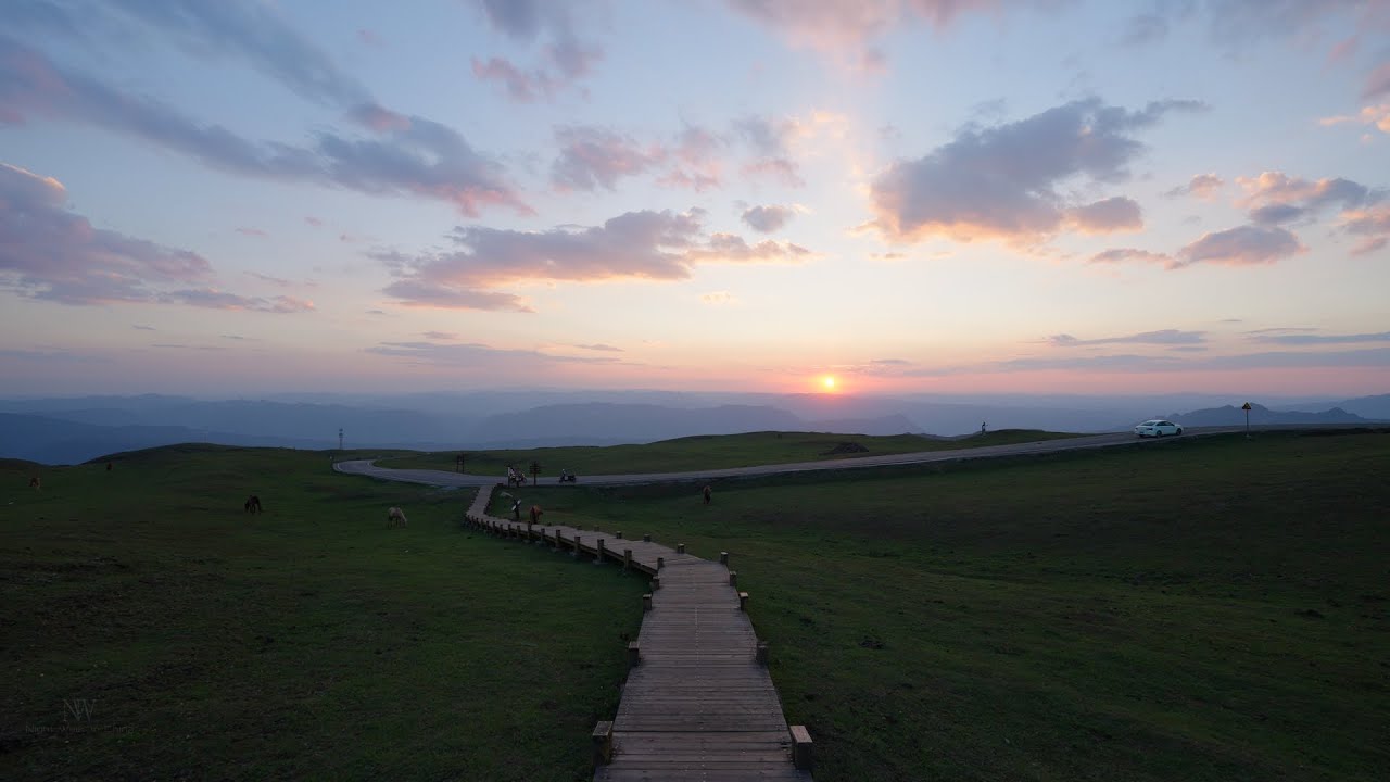 4K Beautiful Sunset on the Wumeng Grassland, relaxing walk, Liupanshui ...