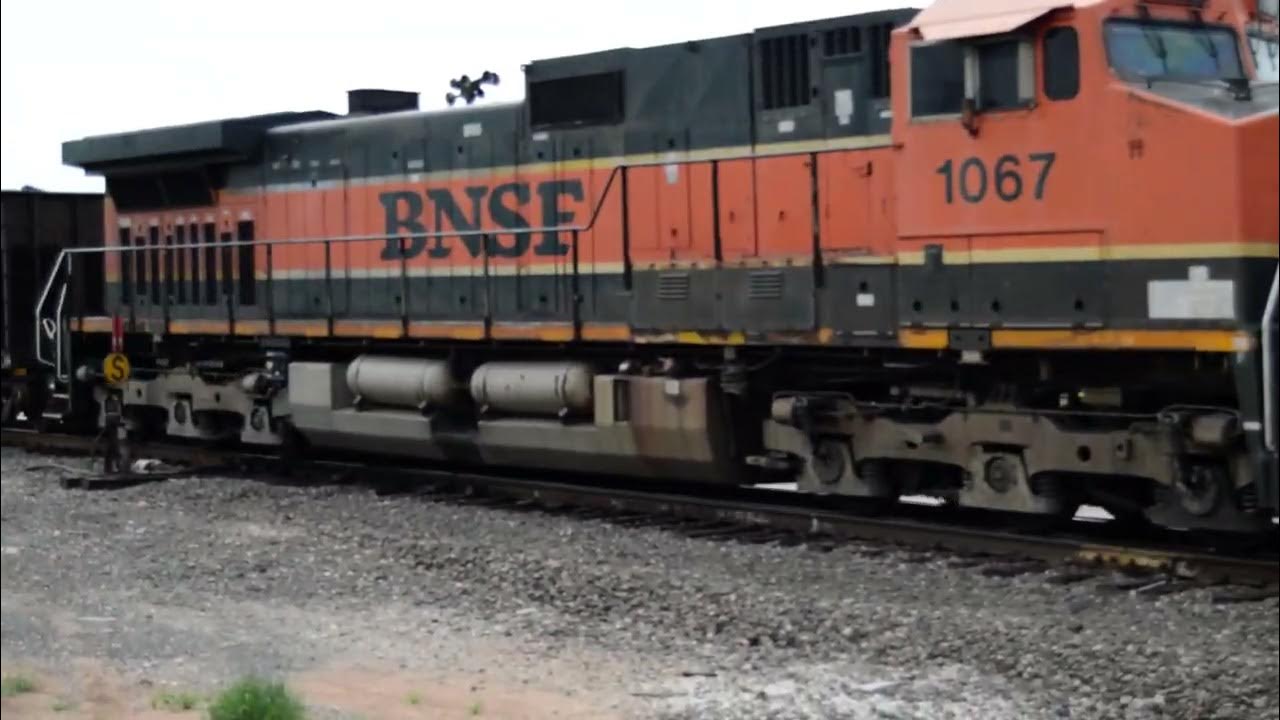 BNSF WB in Lampasas Sub - mixed freight at ESS Kempner, TX - 2 mid-train DPUs. - YouTube