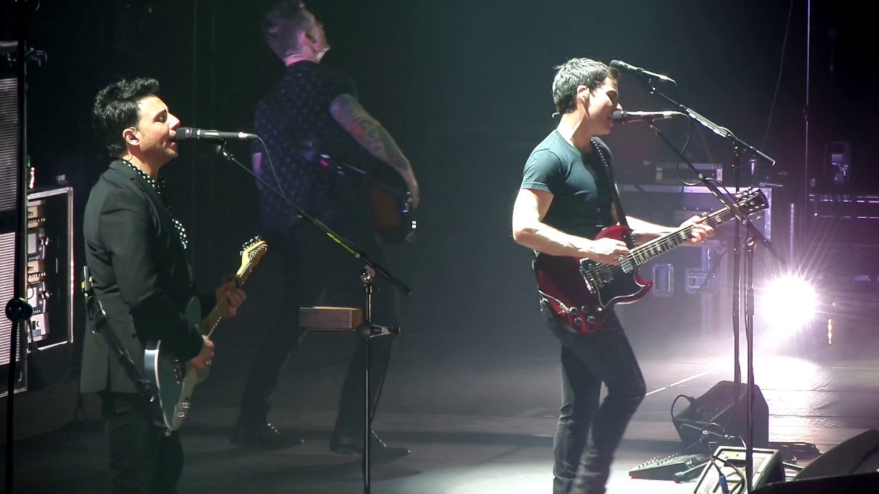 Stereophonics singing Dakota at Utility Arena, Newcastle 09/03/2020 ...