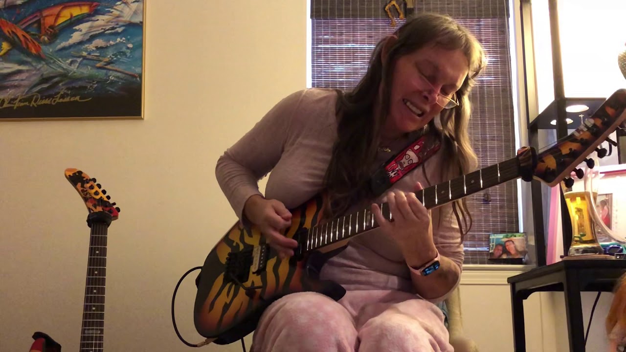 Erica jams her sunburst tiger Lynch remote Apple Watch - YouTube