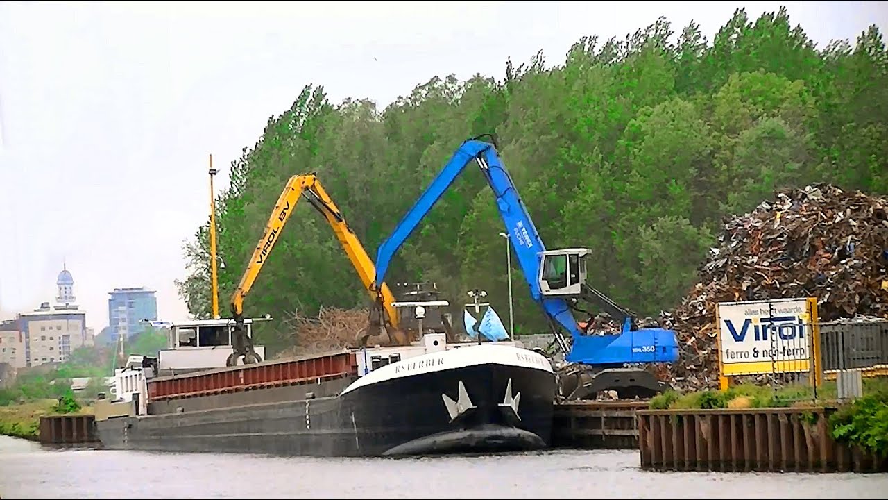 Umschlagbagger Terex Fuchs MHL350 lädt GMS "RS Berber" / Material ...