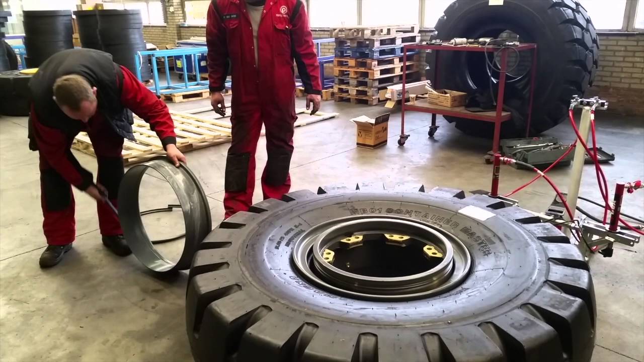 container lifting system exhibition video - YouTube