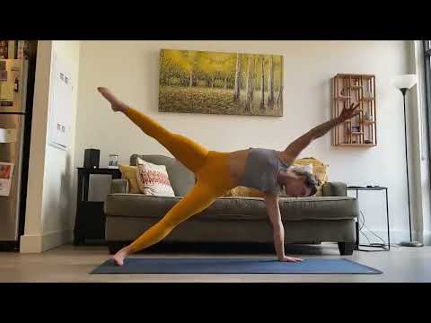 20 Minute CORE & BALANCE Yoga Flow ｜ Suzie Ray Yoga #005