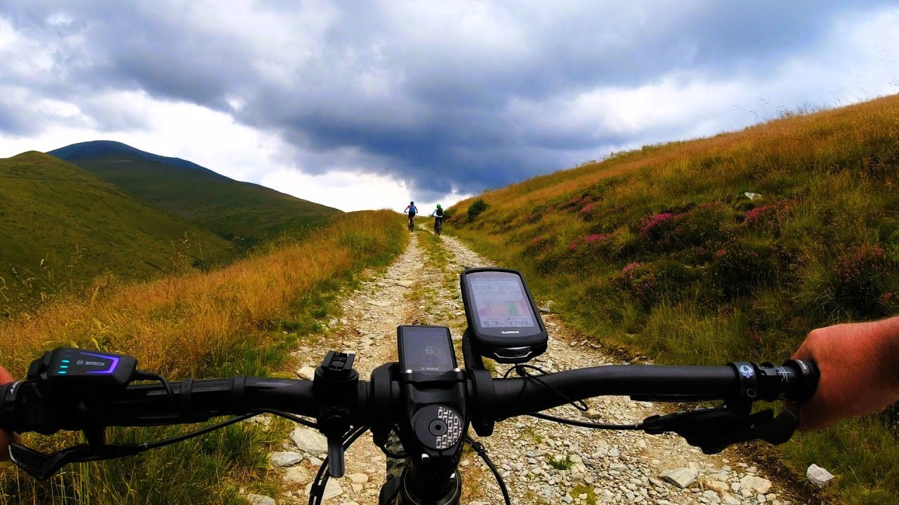 Muntii Iezer-Papusa: Rucar, Vf. Papusa, Satic - YouTube