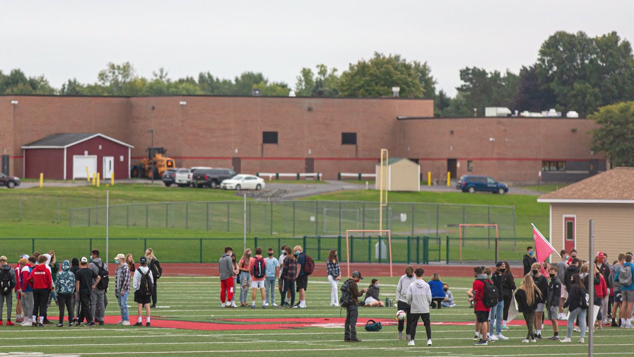Fulton students ditch class defying district plan to cancel fall sports ...