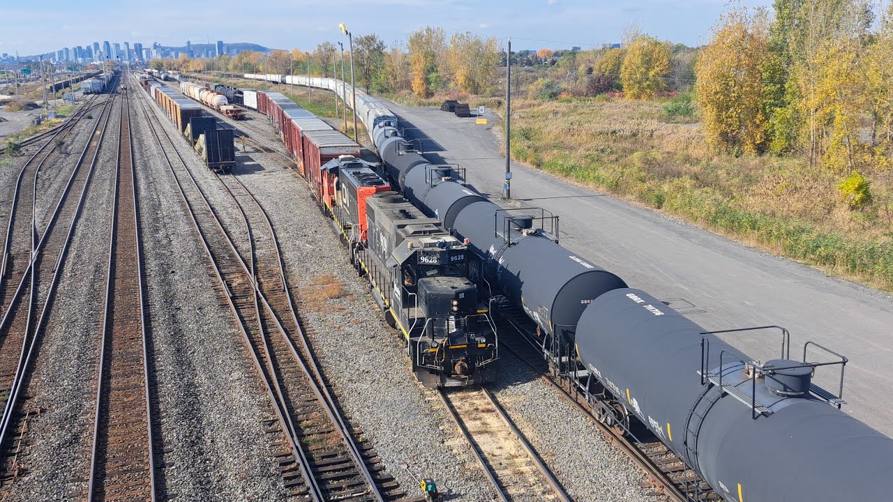 deathstar leader! ic 9628 leading cn 526 out of southwark yard - YouTube