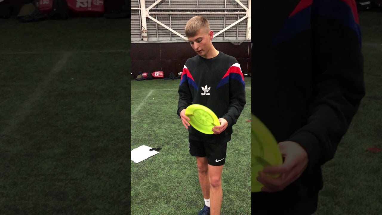 The Scoober ultimate frisbee - YouTube