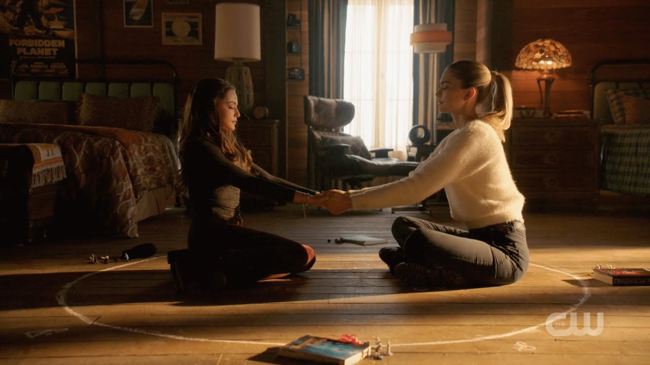 Legacies 3x08 Lizzie helps Hope. Josie wants to help - YouTube