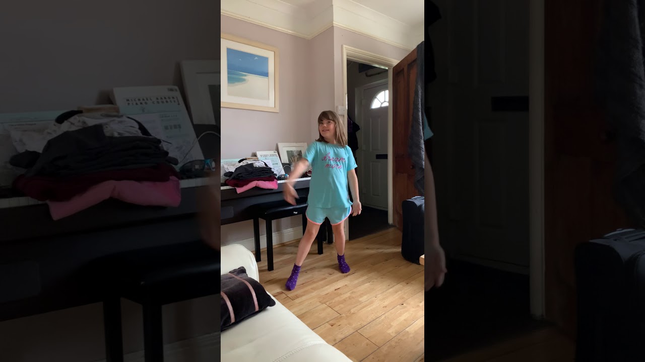 Funny falling down whilst dancing - YouTube