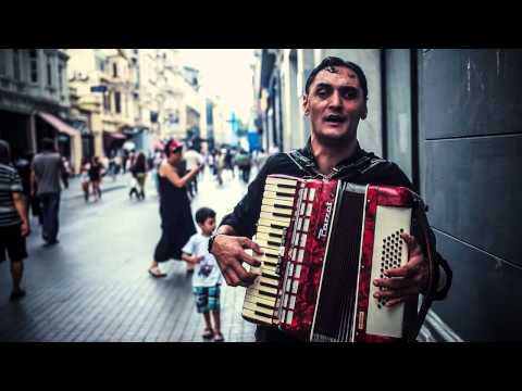 Incredible Roma Singer & Accordion player in the streets of Istanbul