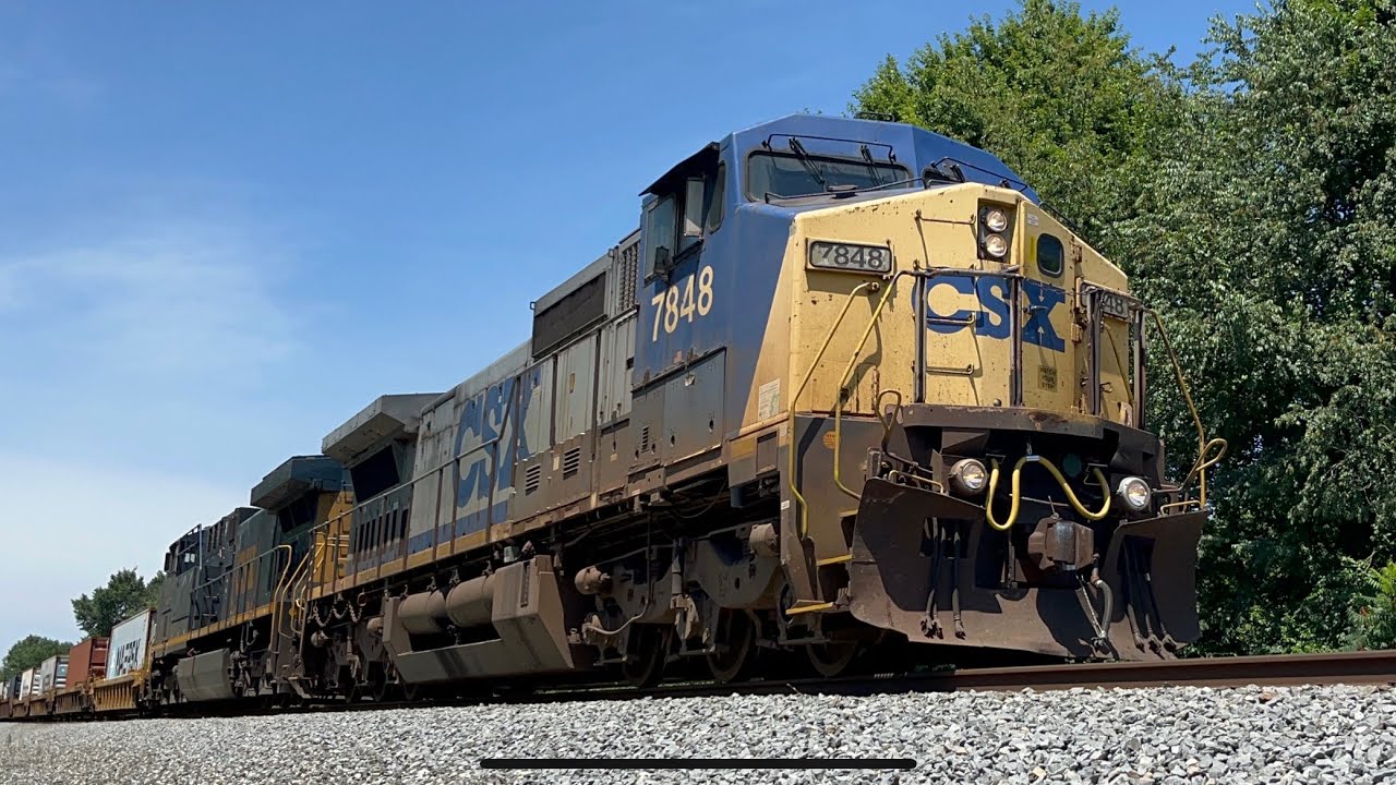 YN2 D8 leading an intermodal! - YouTube