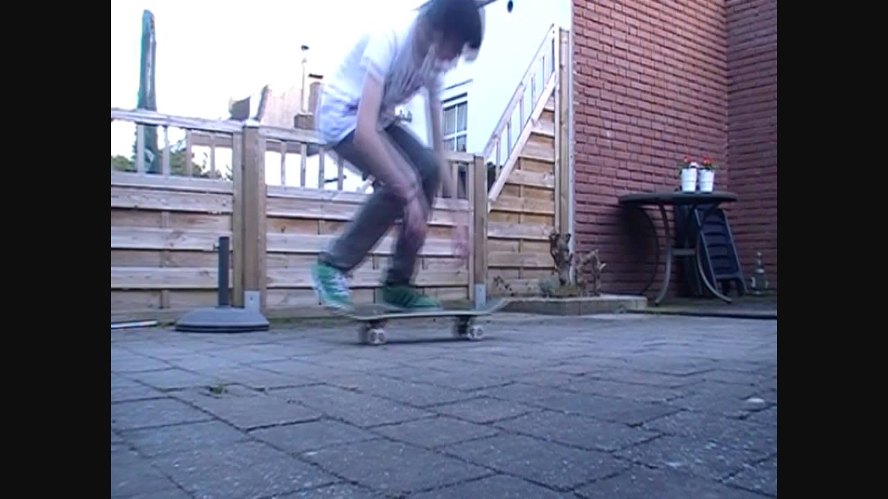 Funny kickflip fail. - YouTube