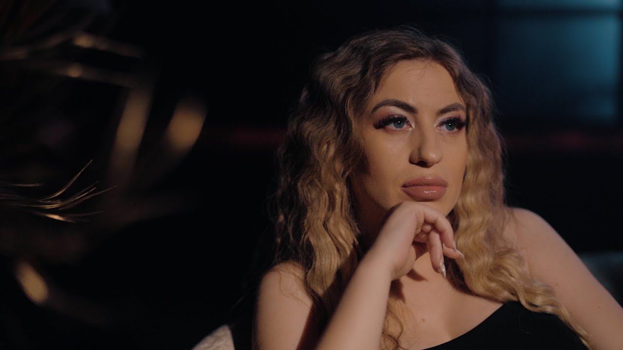 Danya - Sa plangi in fiecare an | Official Video - YouTube