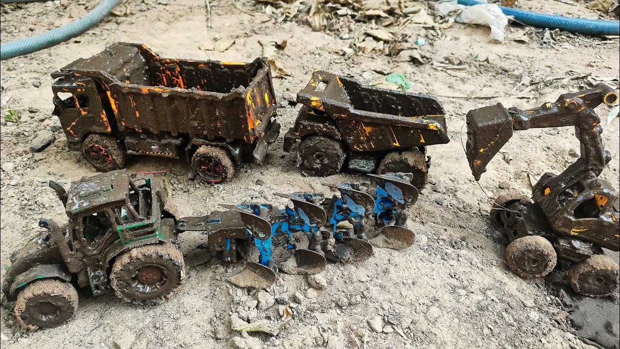 Muddy Auto Rickshaw And Tractor Help Jcb And Water Jump Muddy Cleaning ...