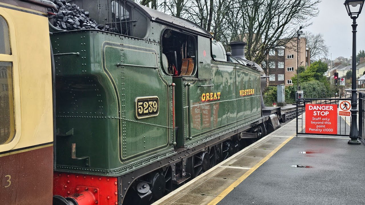 Great Western 5239 departing Kingswear on the Dartmouth Steam Railway ...