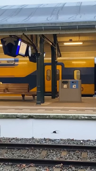 Virm vertrekt van station Alkmaar #ns - YouTube