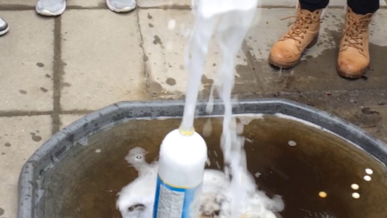 Messy Church Does Science - Mentos Geysers - YouTube