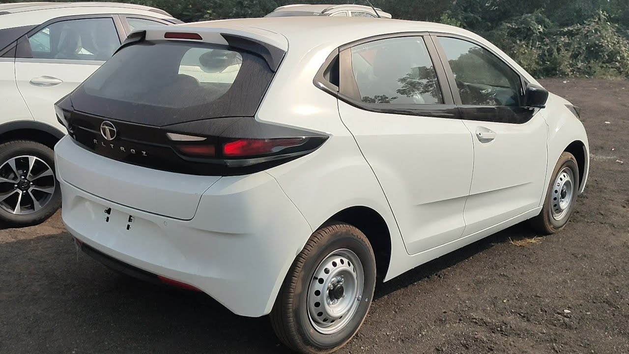 Tata Altroz In Real Life | Base Model | XE Variant | Avenue White ...
