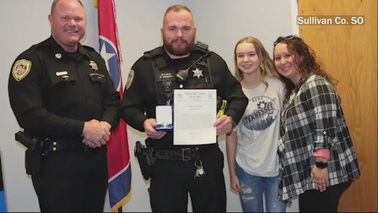 SCSO deputy honored for helping teen seriously injured in crash - YouTube