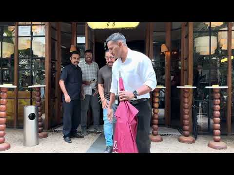Aamir Khan Snapped at Gigi Bandra | Bollywood Superstar's Stylish Outing#aamirkhan