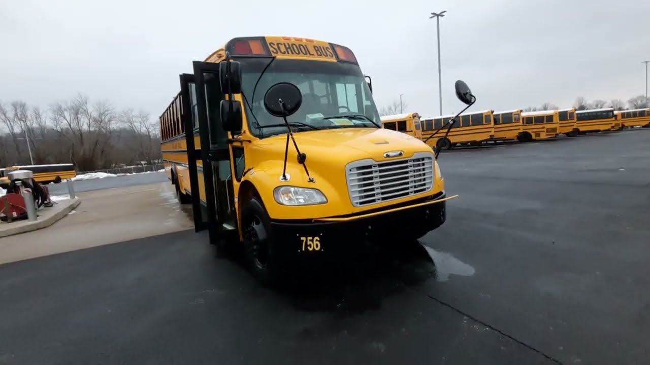 2013 Thomas C2 Tour, Walk Around, and Start Up - The Bus That I Trained ...