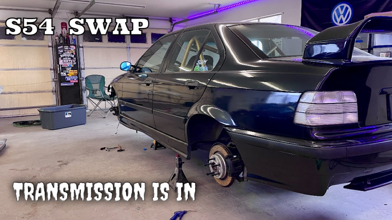 S54 Swapped E36 Gets Transmission Mounted - YouTube