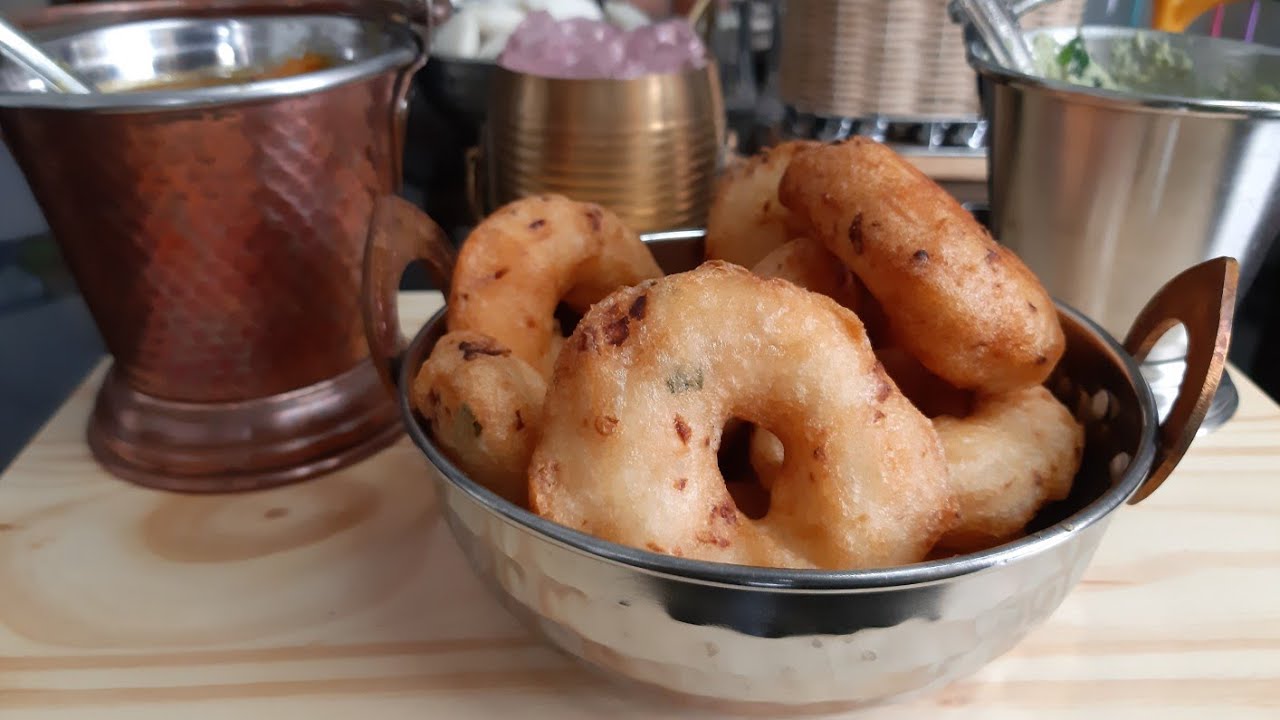 Medu Vada / Ulundu Vadai with a secret ingredient | Recipe 28 - YouTube