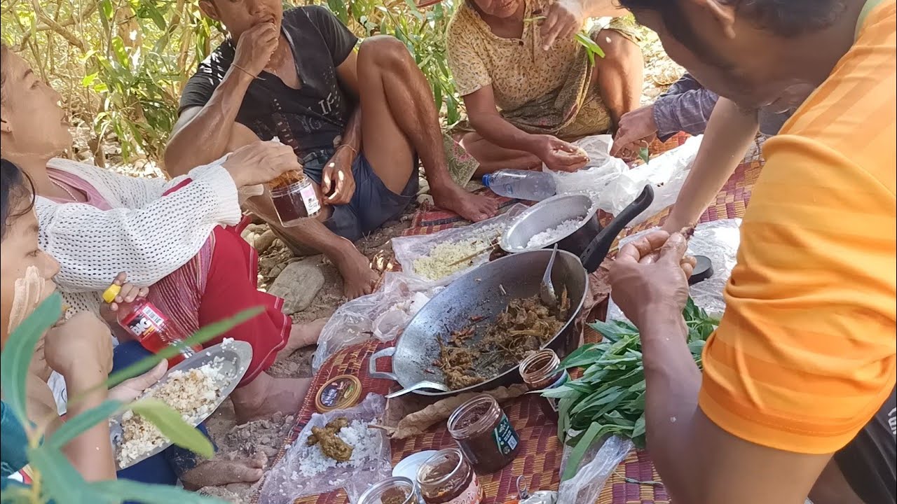 karen food အီၣ်မ့ၤဒီးလါဆ့ဖီမိၣ်ဂံာ်တိၢ် - YouTube