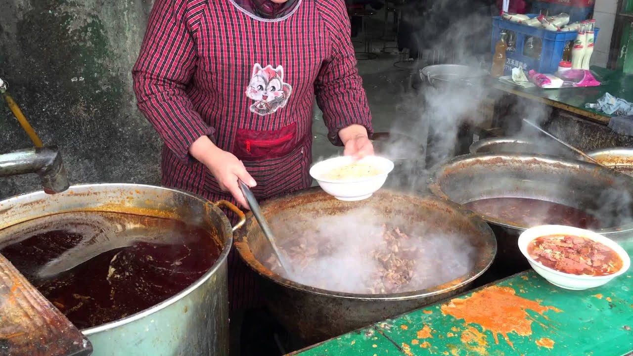 Xiangyang Beef Noodles, Hubei, China - YouTube
