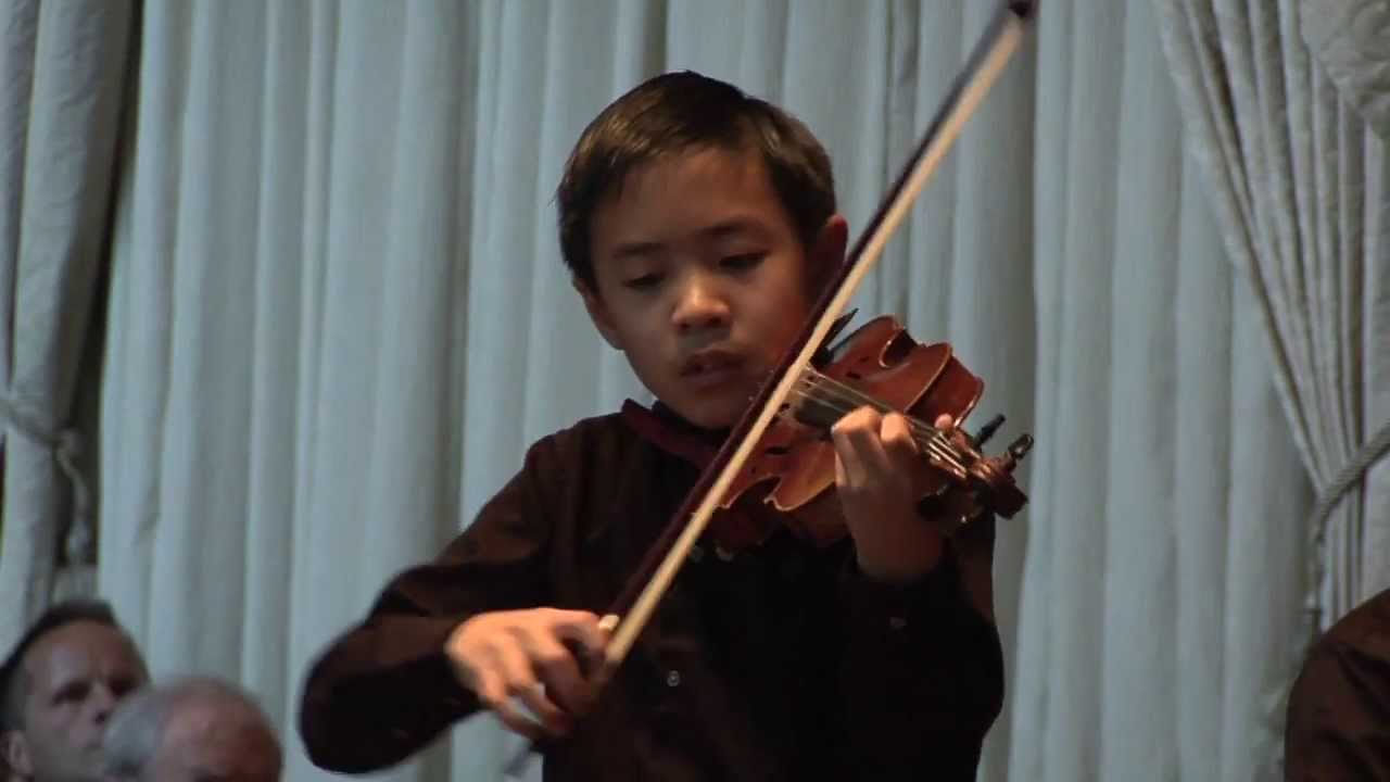 Robert Chien, age 12, violinist, plays Maurice Ravel's Tzigane - YouTube