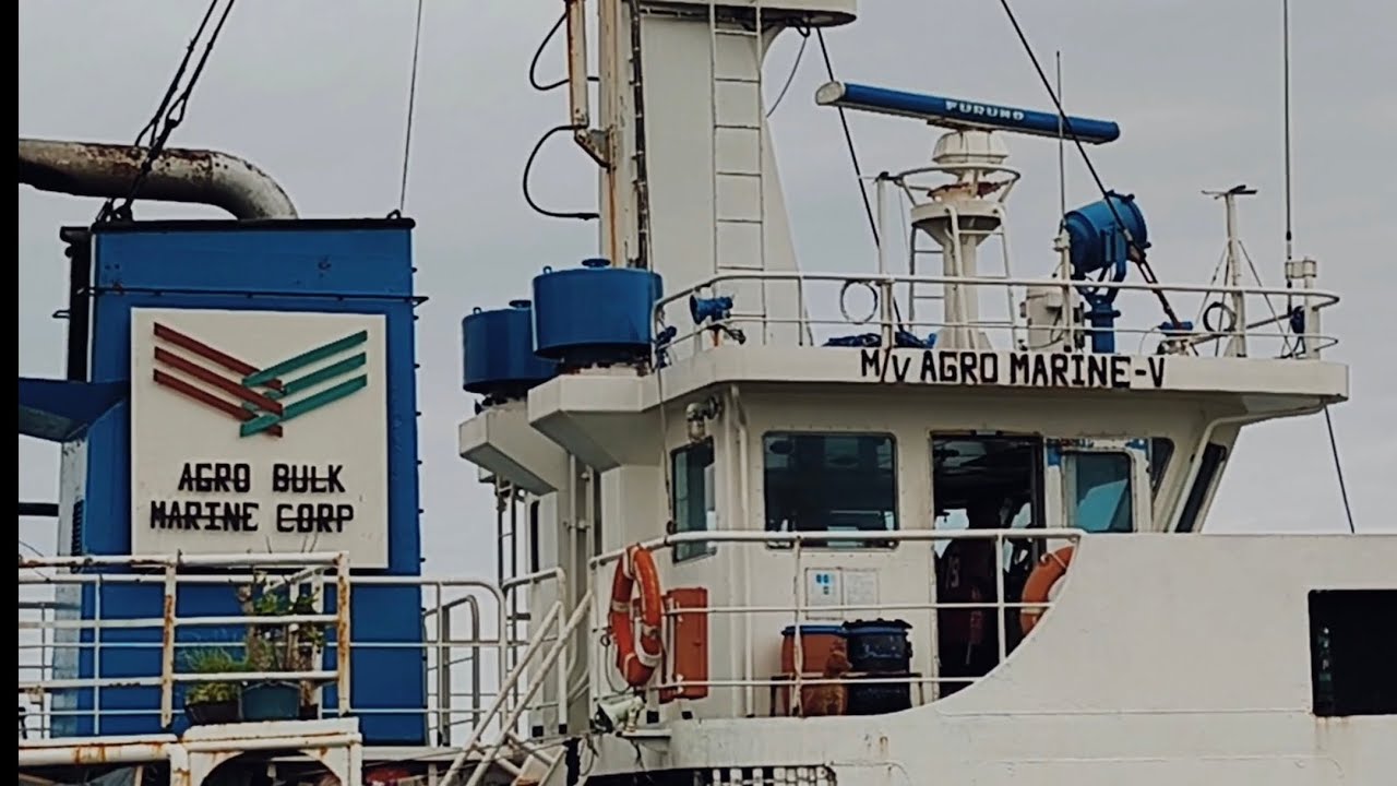 MV Agro Marine V Docking Maneuver at Pasacao Port - YouTube