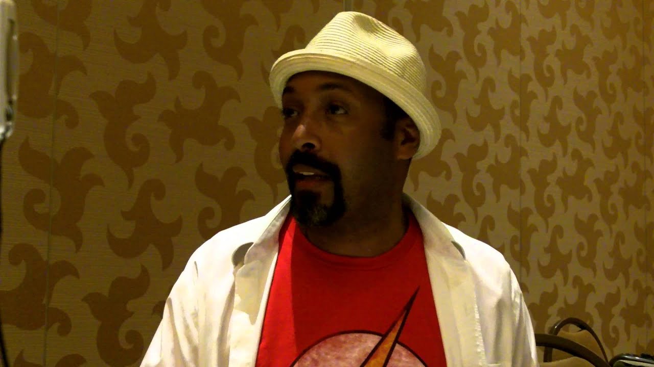 SDCC 2014 The Flash - Jesse L Martin ("Detective Joe West") - YouTube