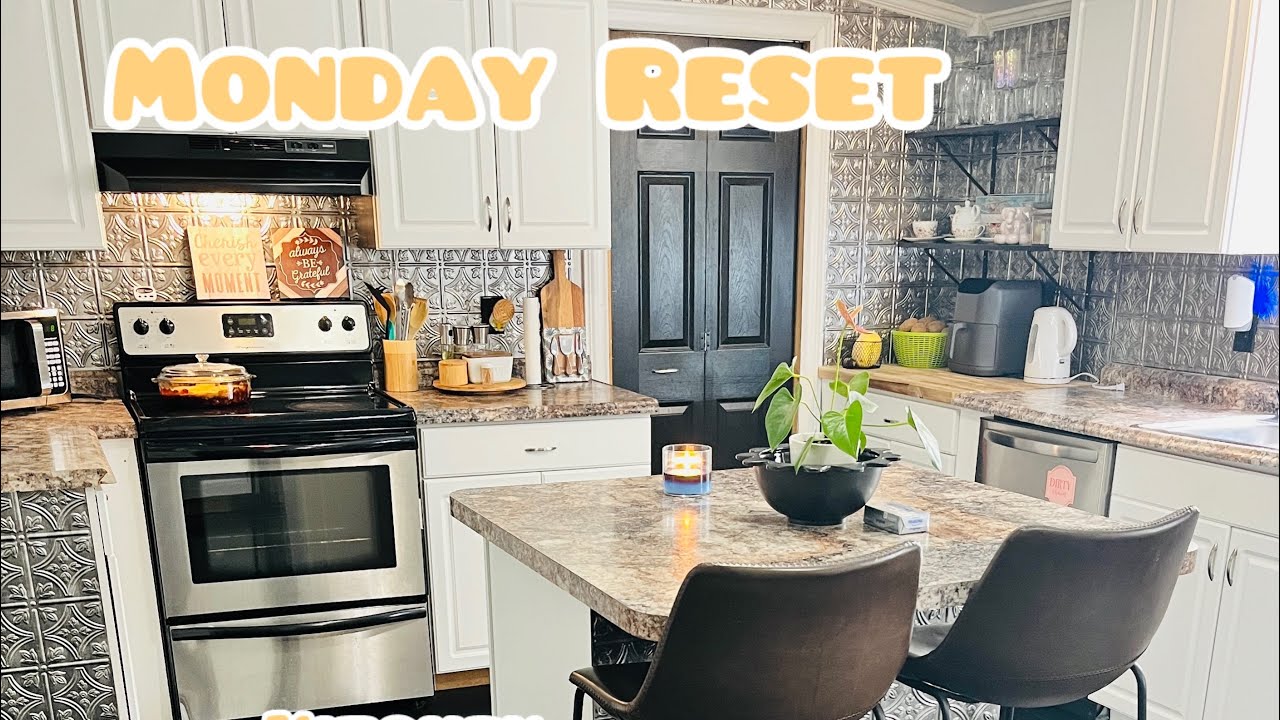 Monday Reset| Kitchen Deep Clean 🧽 - YouTube