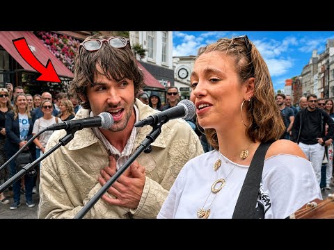 He SURPRISED his girlfriend by singing to her…. He’s AMAZING | Maroon 5 - Payphone (Cover)