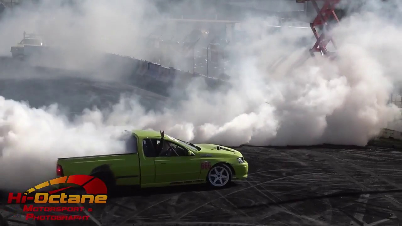JOSH SHUTTLEWORTH BURNOUT AT GATTON MOTORFEST - YouTube