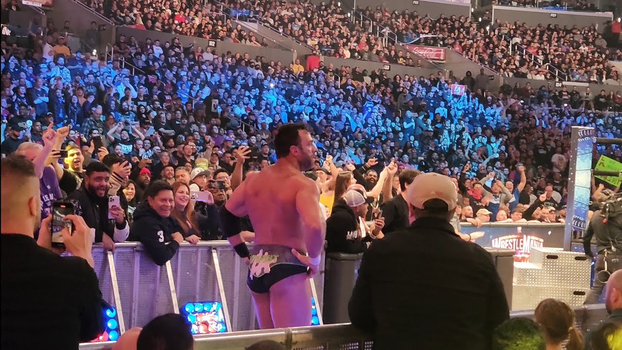 Crowd chants for LA Knight | SmackDown 3/31/23 - YouTube