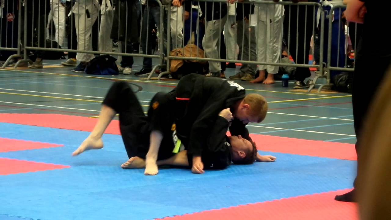 Oene 1e partij - BJJ Dutch Open 12-10-2014 - YouTube