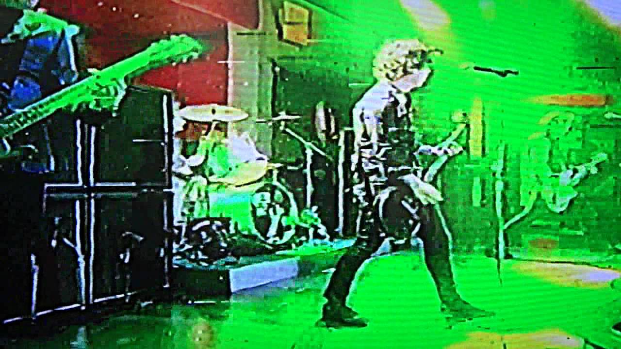 Green Day, American Idiot (LIVE) on Jonathon Ross - YouTube