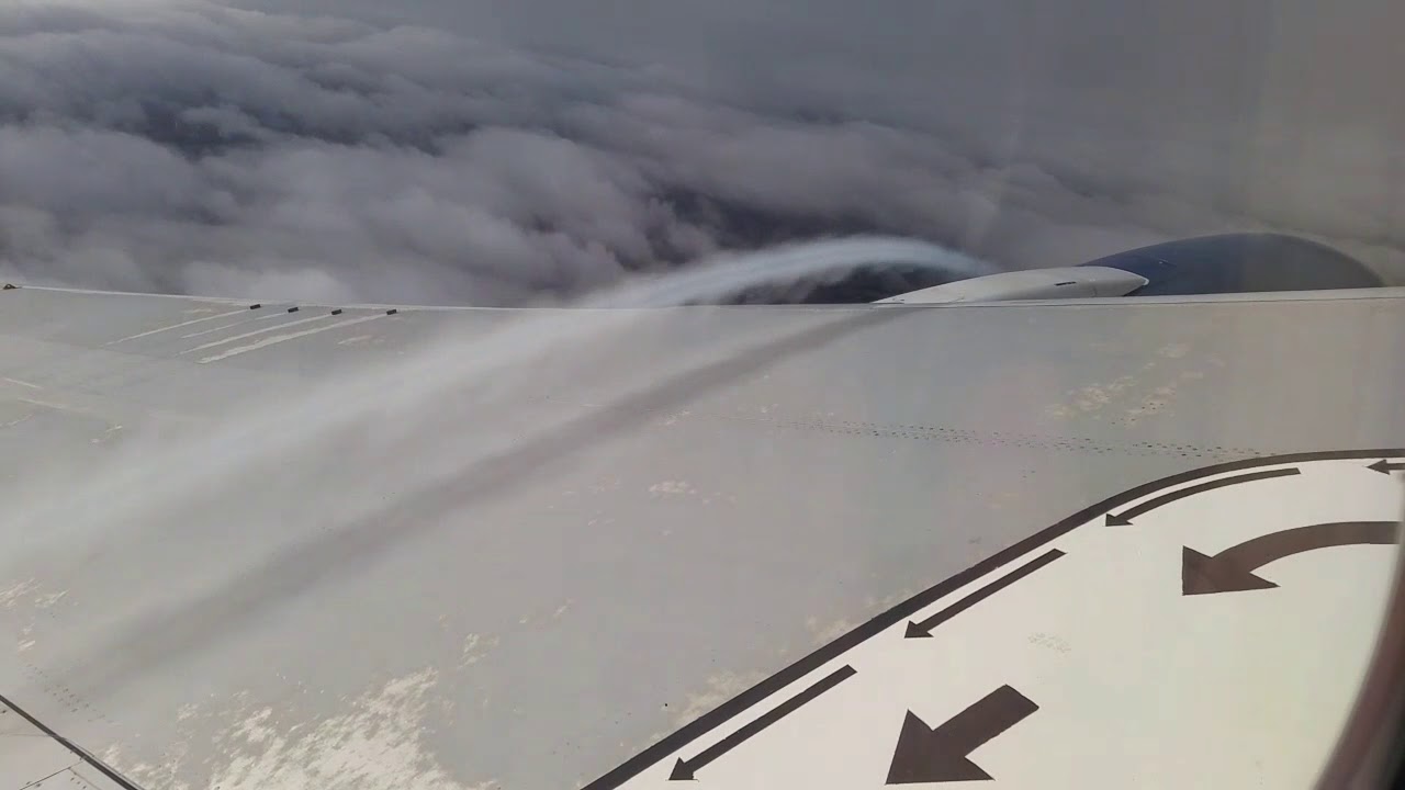 Air Flow Over Airplane Wing - YouTube