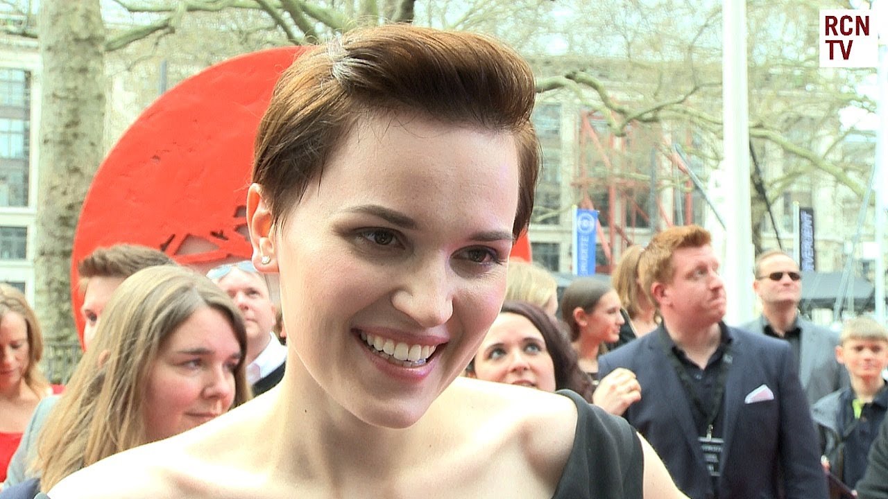 Divergent Veronica Roth Interview - Tris & Four Casting - YouTube