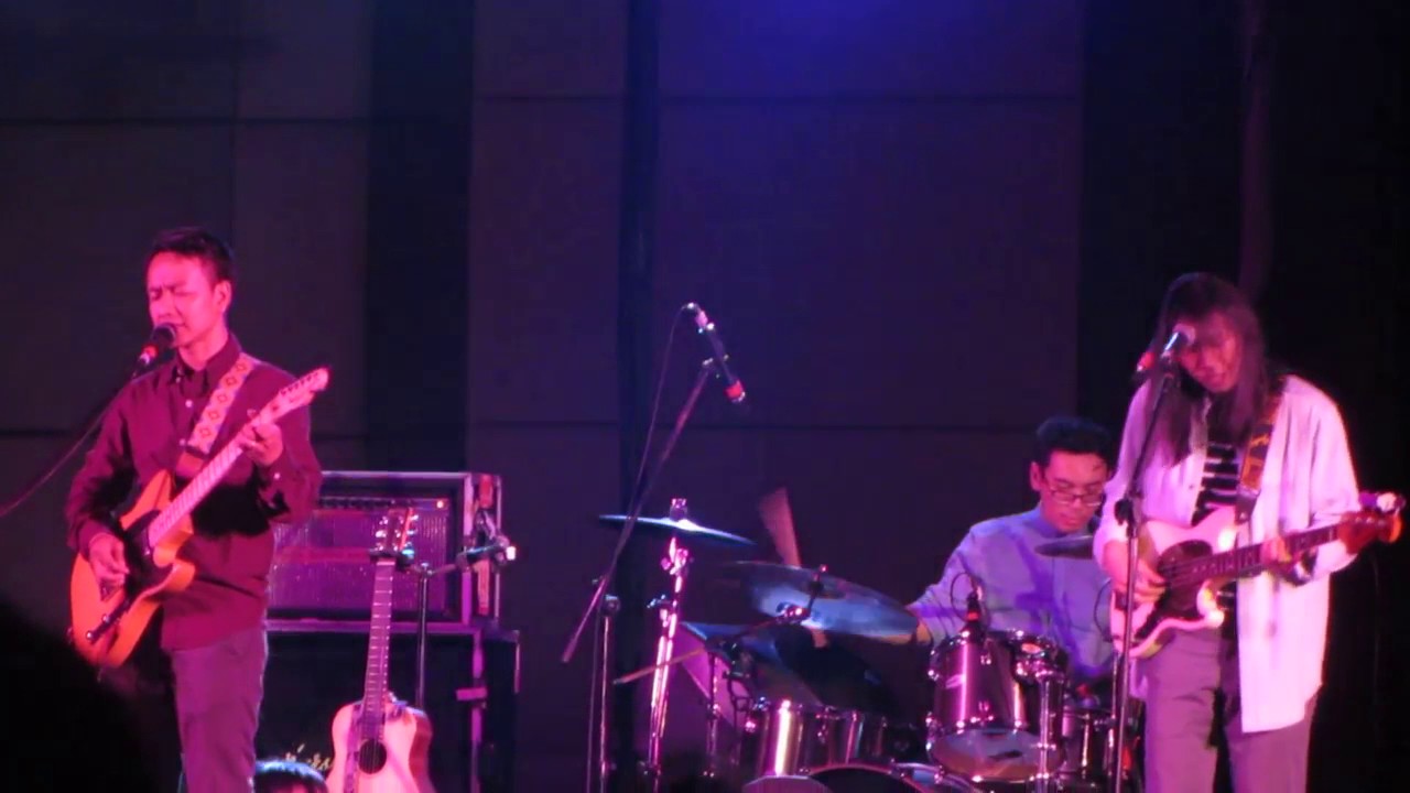 Efek Rumah Kaca - Jatuh Cinta Itu Biasa Saja [live at Tiba-tiba ...