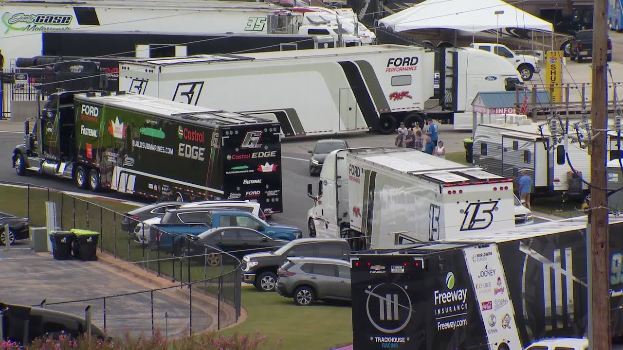 Atlanta Braves host 'NASCAR night;' fans arrive at speedway ahead of ...