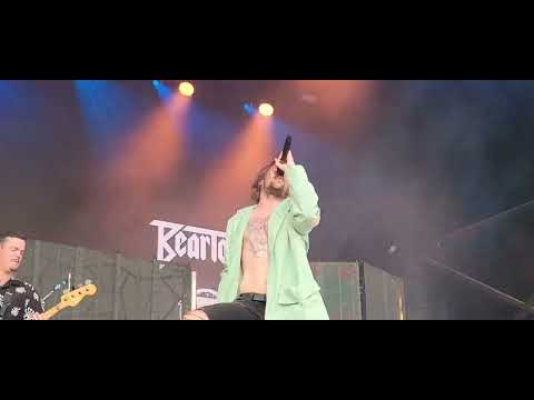 Beartooth - Riptide live - YouTube